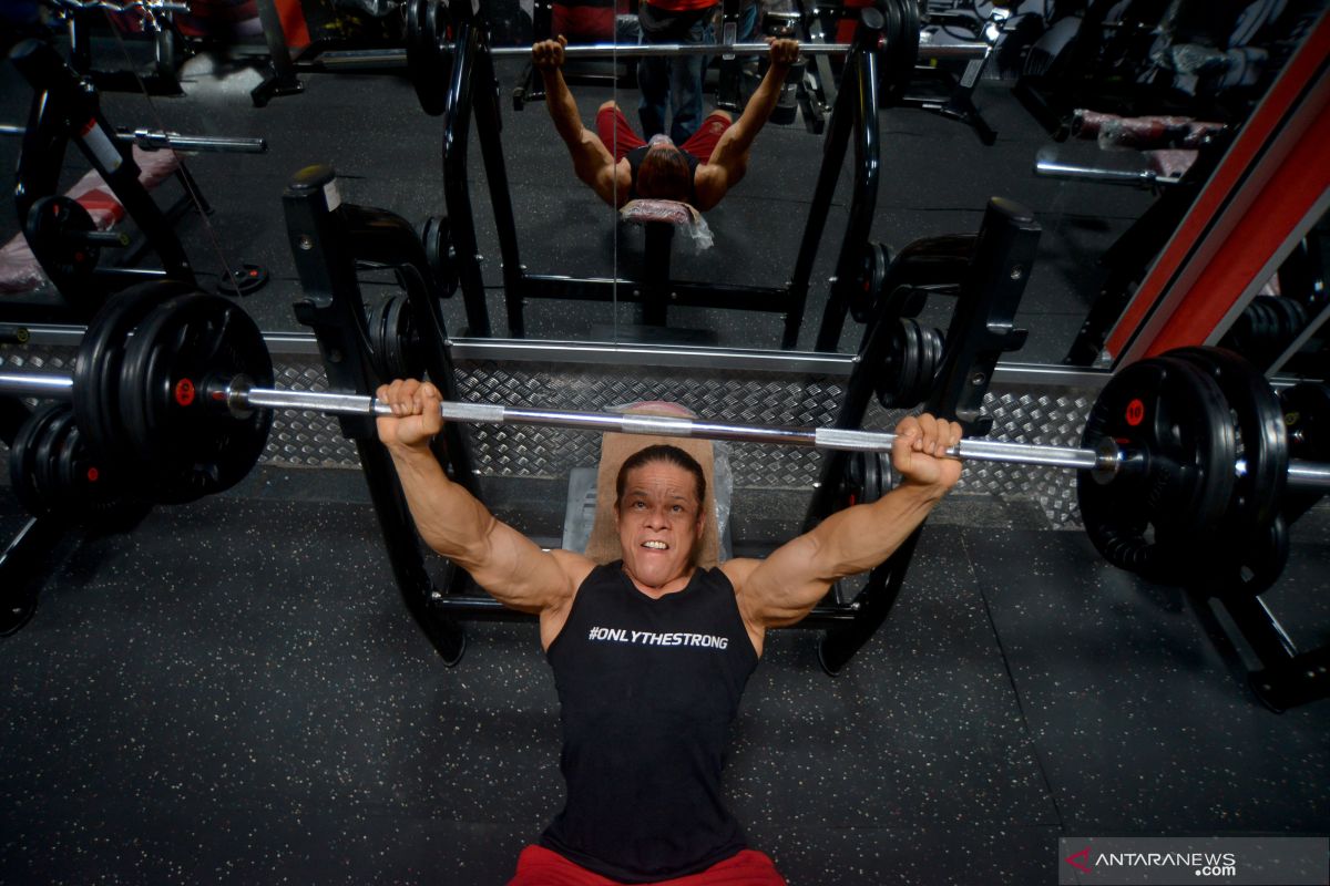 Latihan atlet binaraga Sumbar jelang PON Papua - ANTARA News