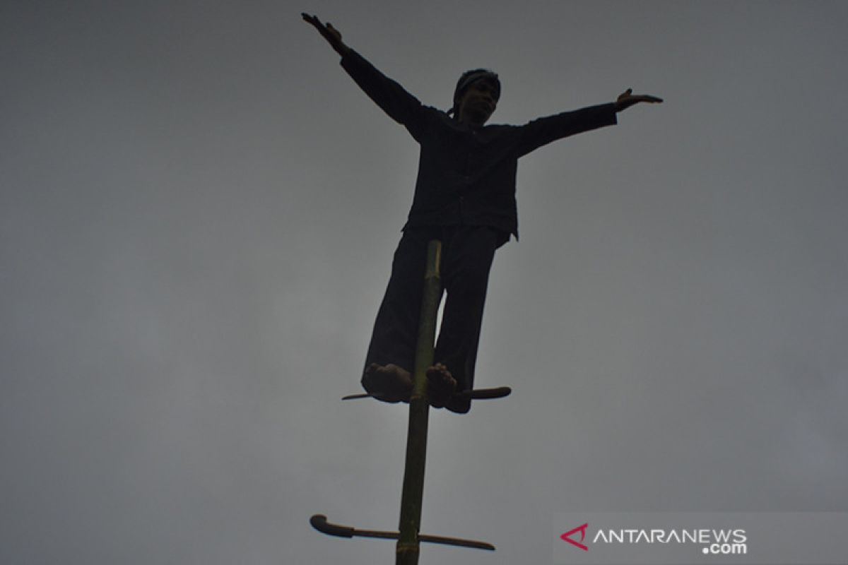 Kesenian debus tradisional - ANTARA News Jawa Barat
