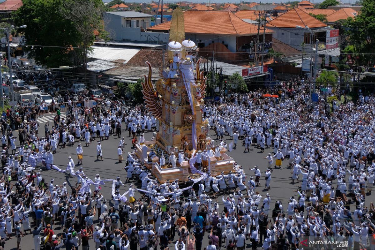 Upacara Ngaben berskala besar di Bali - ANTARA News