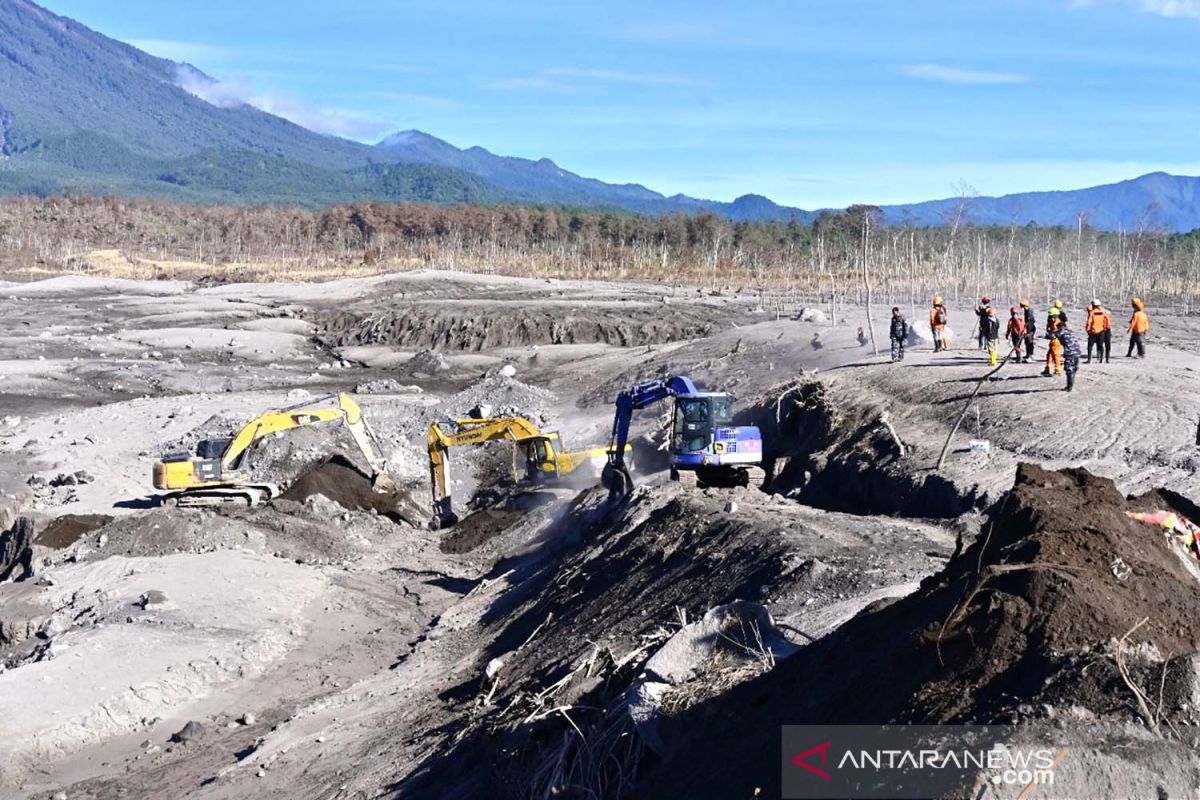 Pencarian Korban Erupsi Gunung Semeru Terus Dilakukan Antara News