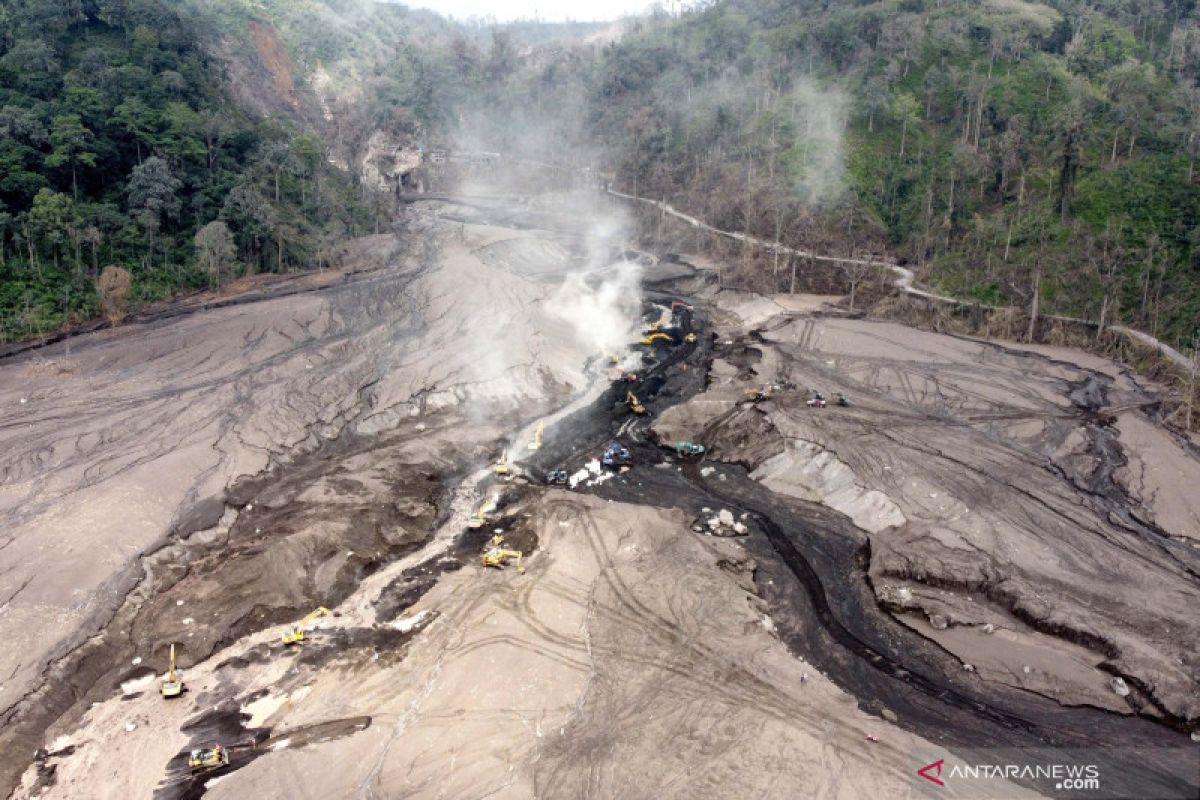 Sedimen material lahar erupsi Semeru - ANTARA News
