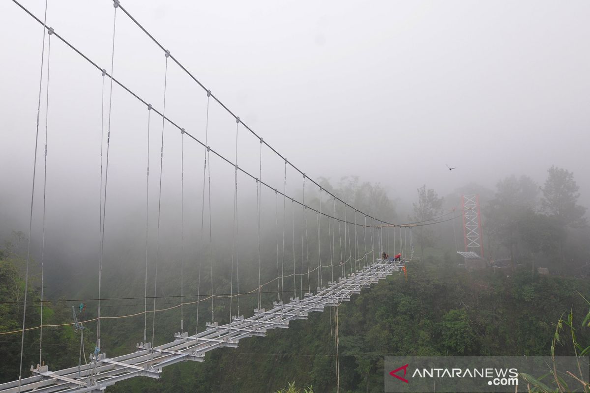 Pembangunan jembatan gantung di lereng Gunung Merapi - ANTARA News