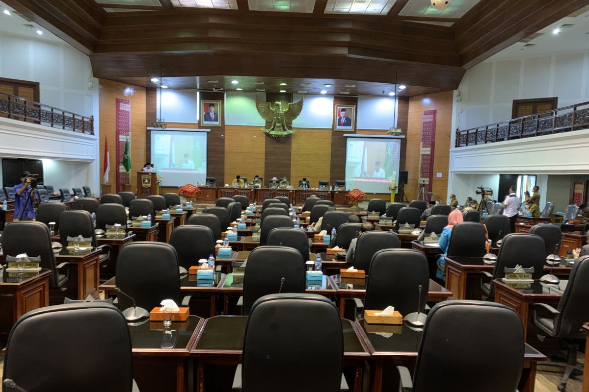 DPRD Sumbar tuntaskan enam perda sepanjang 2021 - ANTARA Sumbar