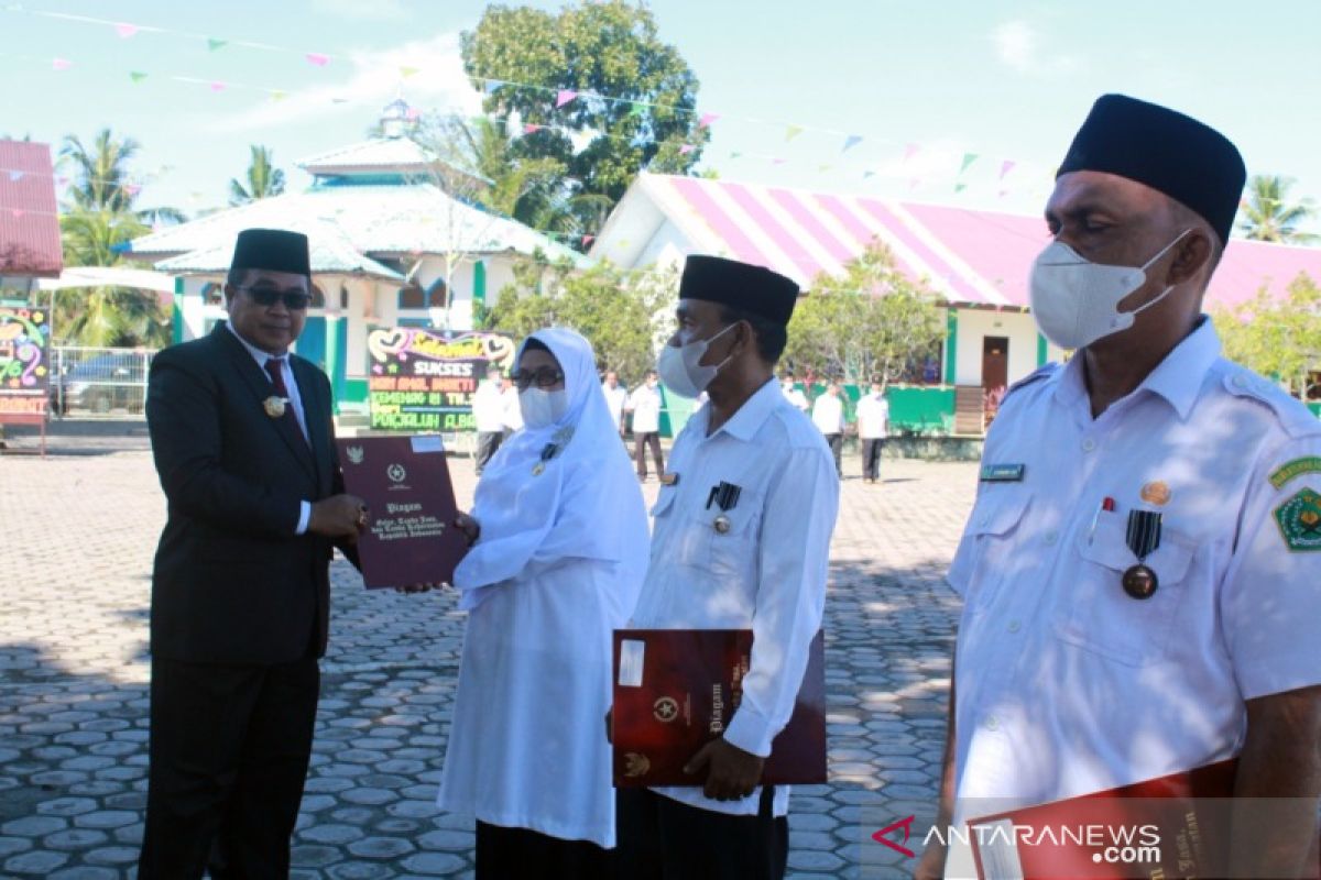 60 Asn Kemenag Aceh Barat Terima Penghargaan Satyalancana Karya Satya