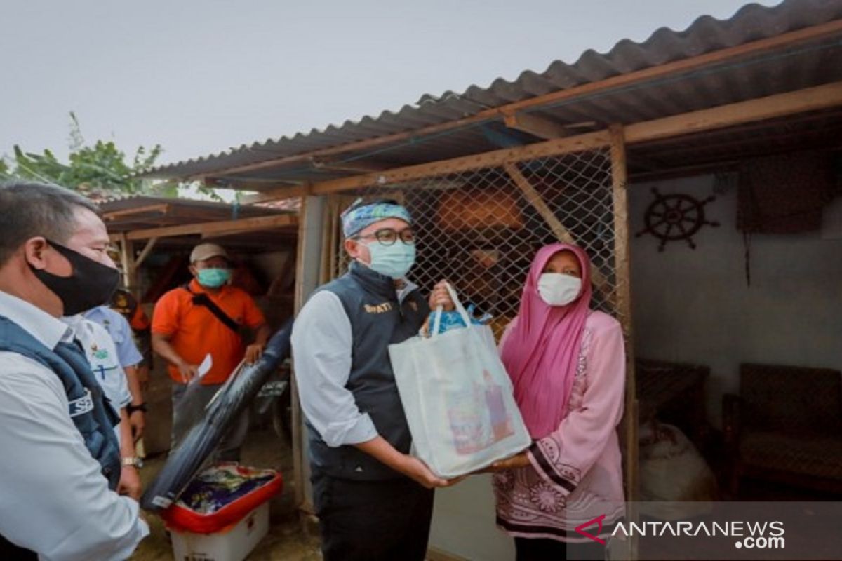 Pemkab Pamekasan Salurkan Bantuan Kepada Korban Bencana Banjir Antara