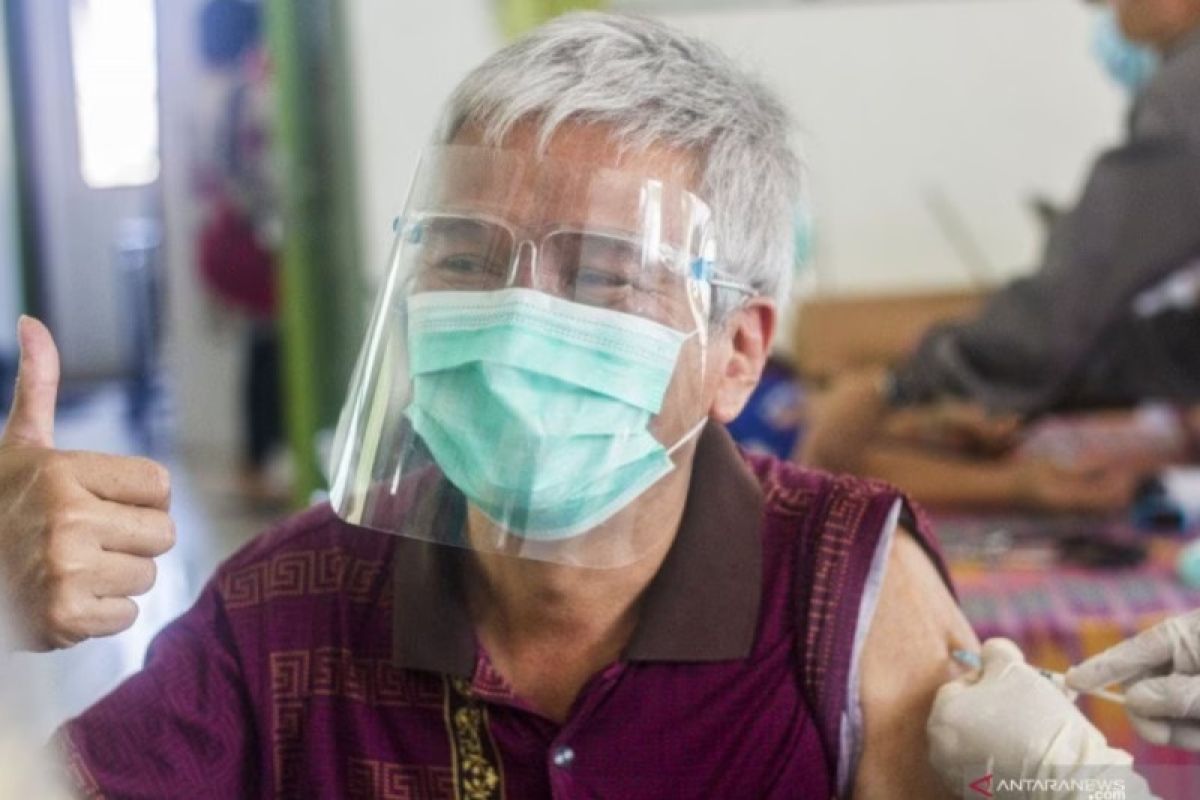 Interval dosis penguat untuk lansia tiga bulan usai vaksinasi primer - ANTARA News