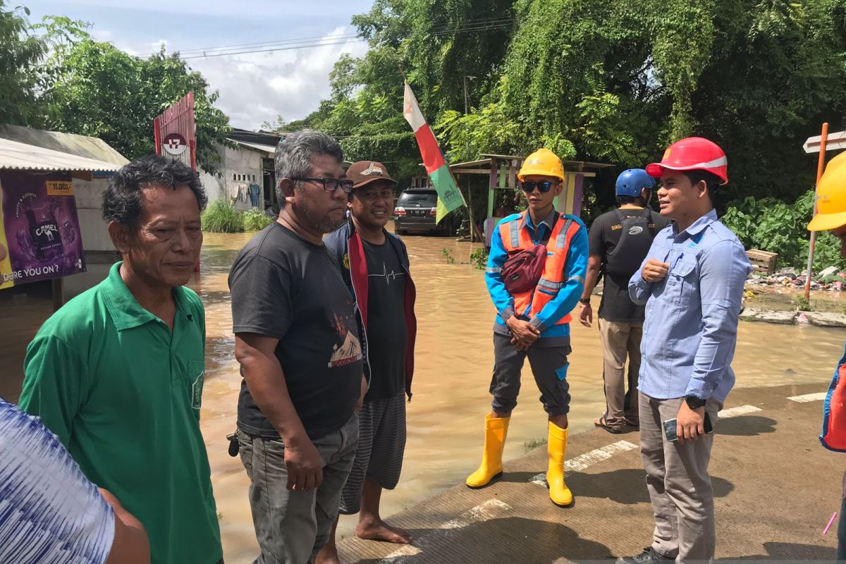 PLN bergerak cepat mengamankan kelistrikan di daerah terdampak banjir ...