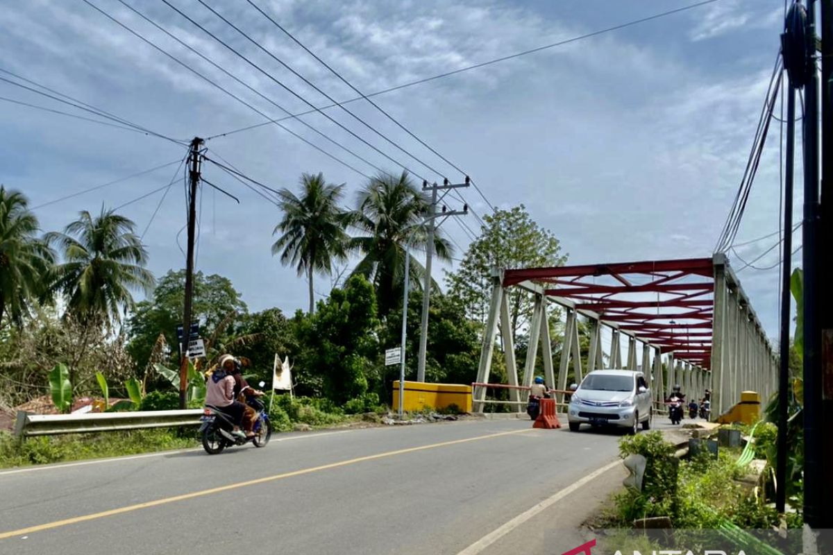 Jembatan Paringin kini sudah dapat dilintasi - ANTARA News Kalimantan ...