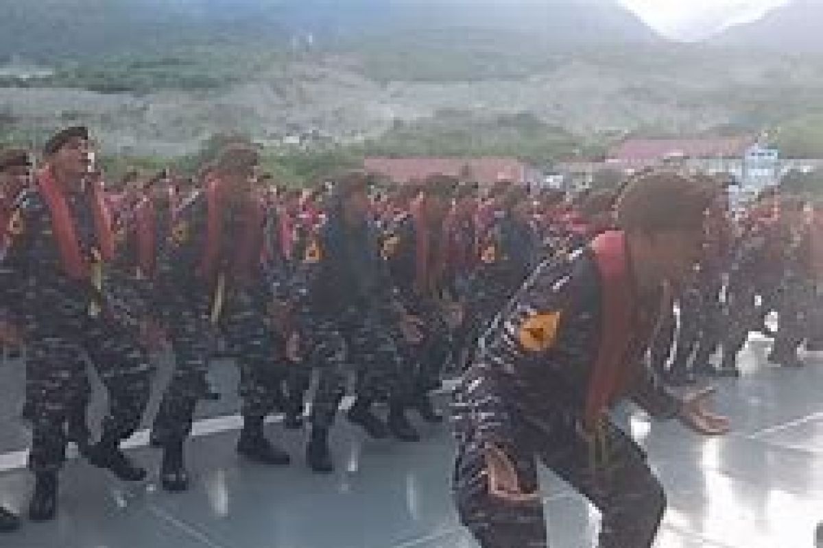 Taruna Akmil AL tiba di Kota Palu dengan KRI Surabaya - ANTARA News ...