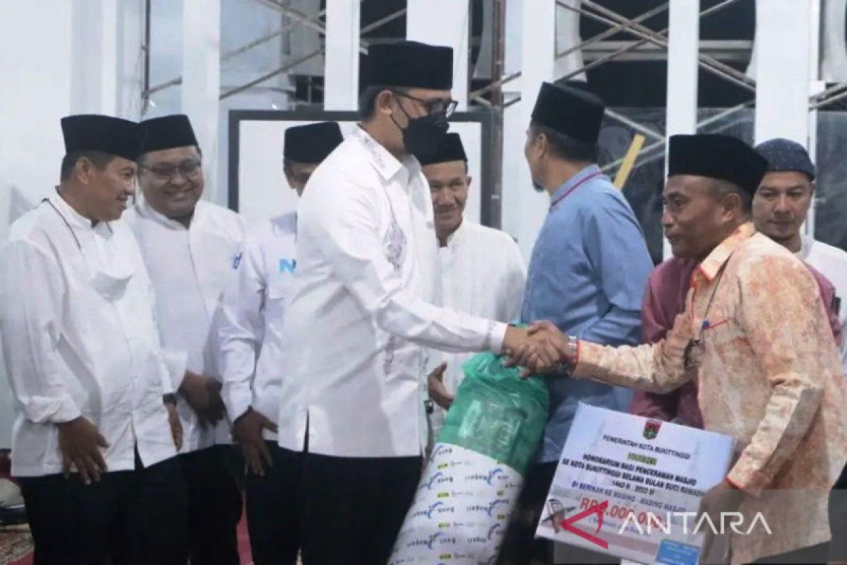 Erman Safar pimpin Tim Ramadan kunjungi 46 Masjid di Bukittinggi ...