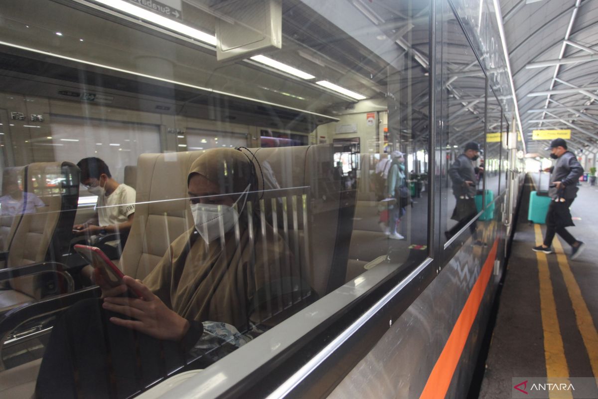 Perjalanan Kereta Api Angkutan Lebaran 2022 - ANTARA News Jawa Timur