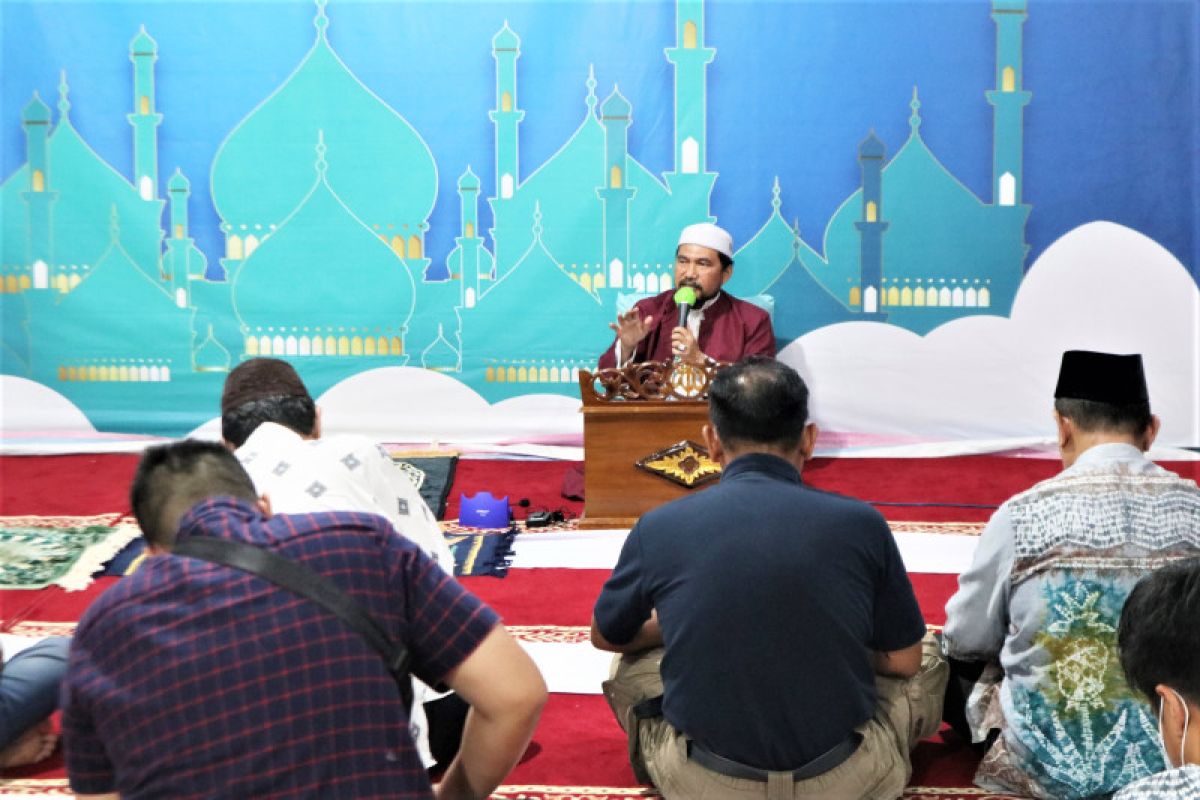 Manajemen ajak karyawan Bank Kalsel perdalam agama selama Ramadhan ... Manajemen ajak karyawan Bank Kalsel perdalam agama selama Ramadhan ...