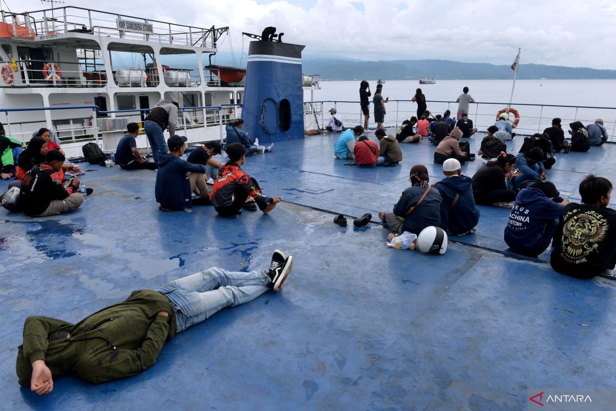 Pelabuhan Gilimanuk masih ramai pemudik pada H-2 Idul Fitri 1443 H - ANTARA News