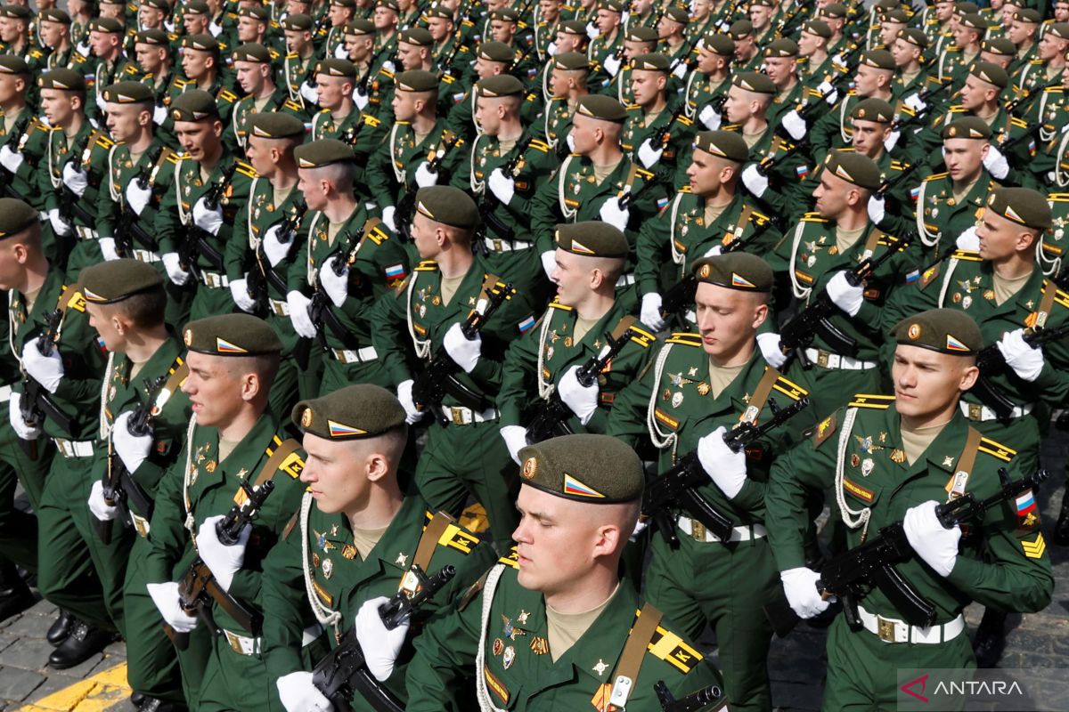 Latihan parade militer menyambut Hari kemenangan di Rusia - ANTARA News
