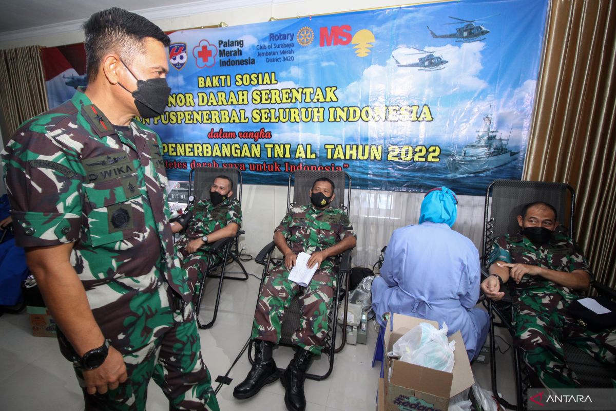 Donor darah HUT ke-66 Penerbangan TNI AL - ANTARA News Jawa Timur