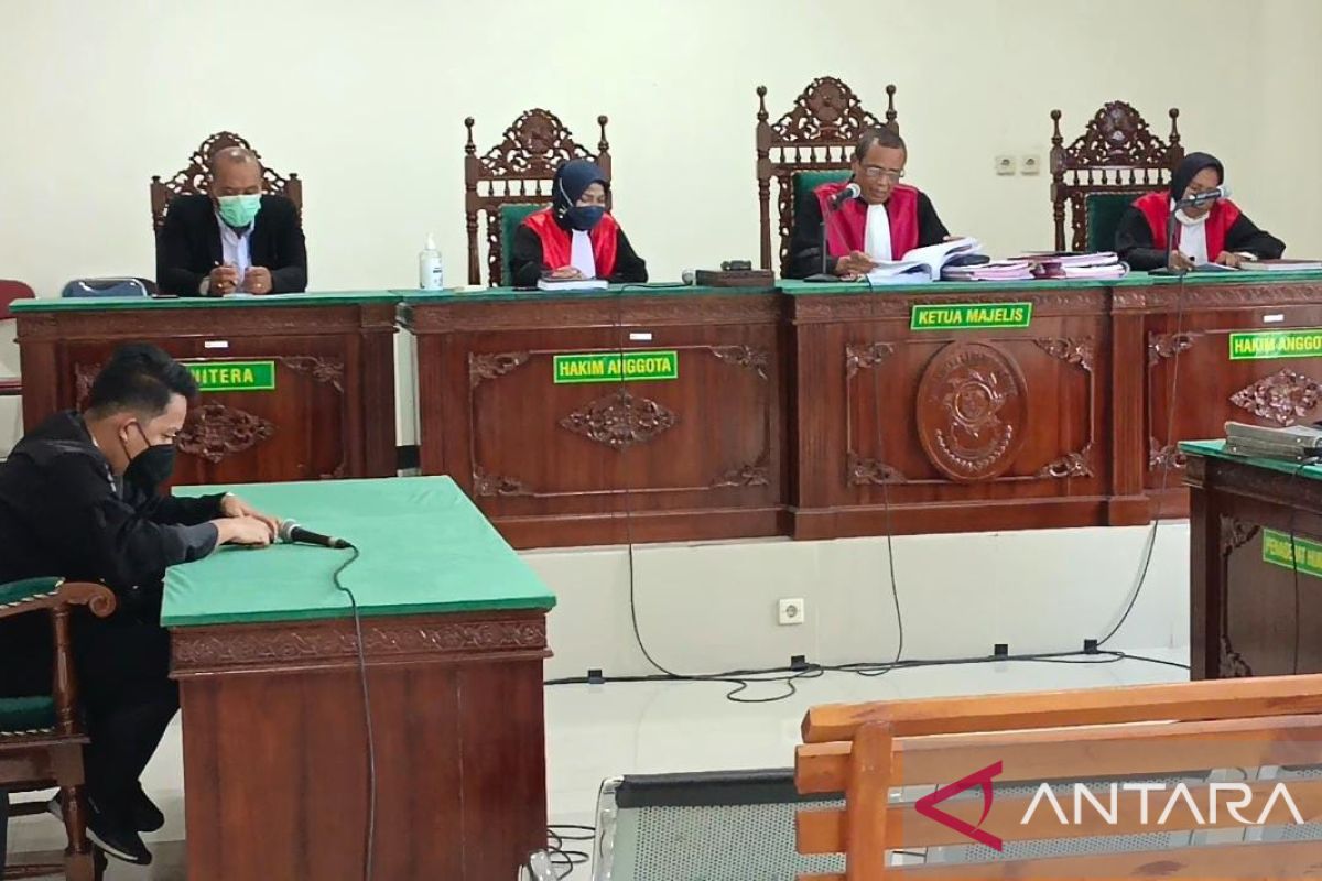 Dua terdakwa korupsi di Bengkulu Selatan divonis 20 bulan penjara - ANTARA News Bengkulu