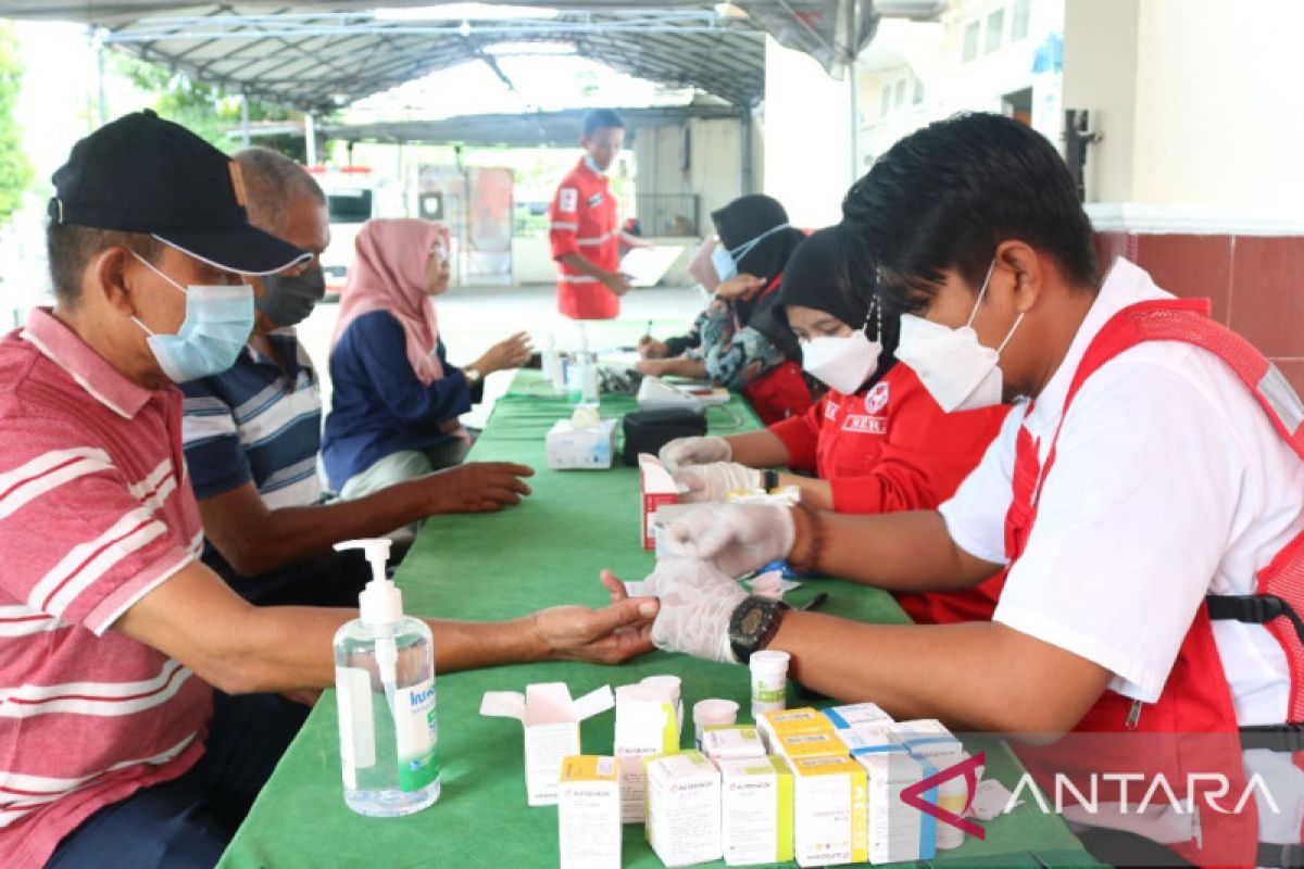 PMI Sumbar gelar pemeriksaan kesehatan gratis untuk masyarakat Padang ...