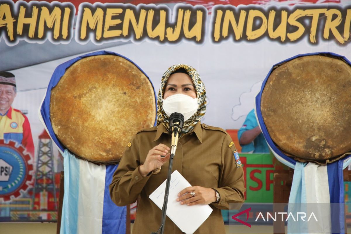 Bupati Tatu: Pemkab Serang komitmen kawal kepentingan buruh dan ... Bupati Tatu: Pemkab Serang komitmen kawal kepentingan buruh dan ...