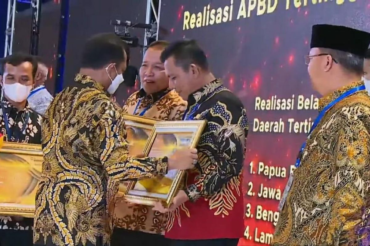 Pemprov Kepri meraih penghargaan daerah dengan realisasi APBD tertinggi - ANTARA News Kepri