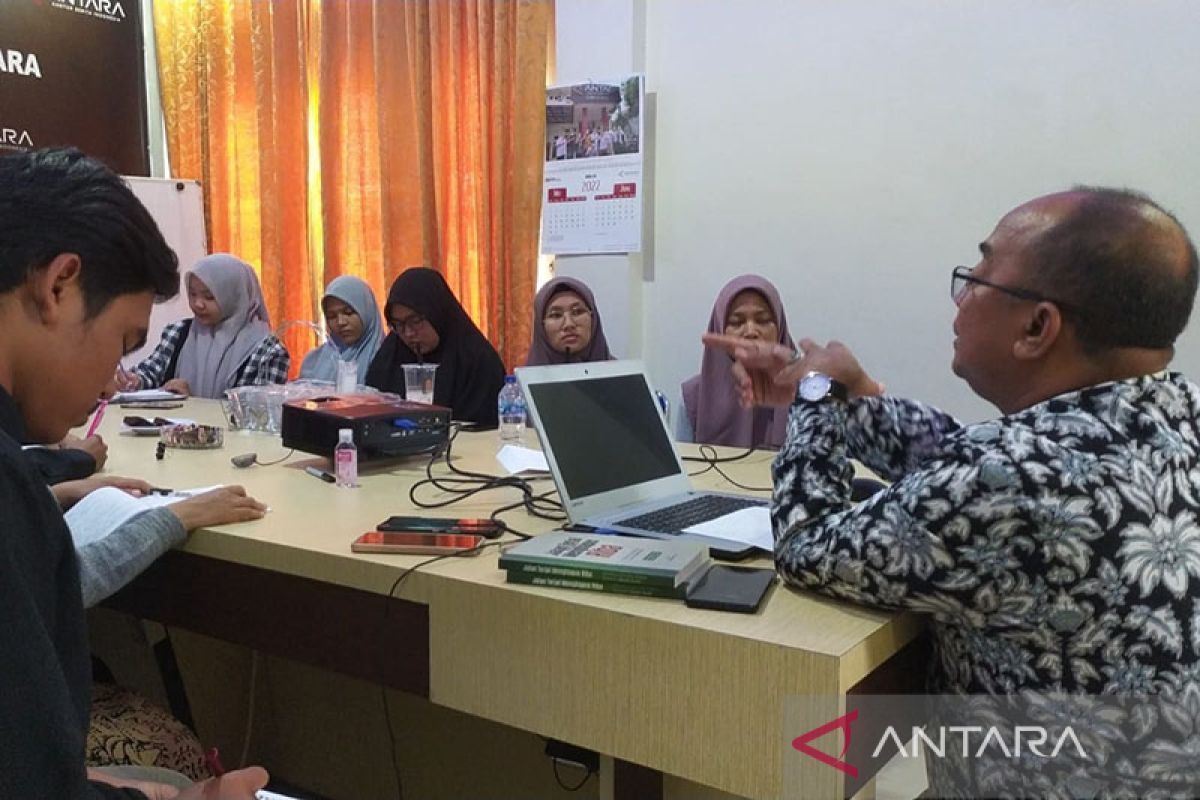Mahasiswa UIN Ar Raniry kuliah pengenalan jurnalistik di LKBN Antara - ANTARA News Aceh