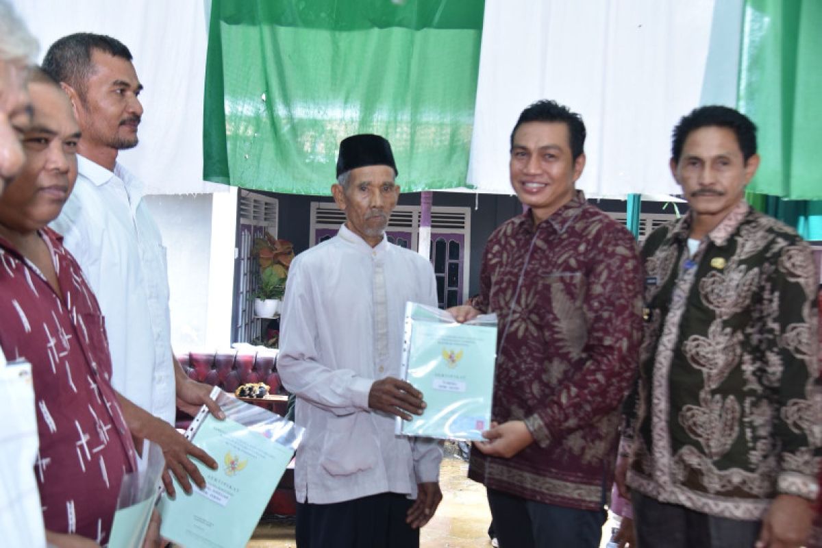 Bupati Batanghari serahkan 603 sertifikat tanah - ANTARA News Jambi