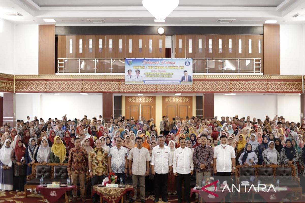 Pemkab Pesisir Selatan dukung percepatan penerapan merdeka belajar ... Pemkab Pesisir Selatan dukung percepatan penerapan merdeka belajar ...