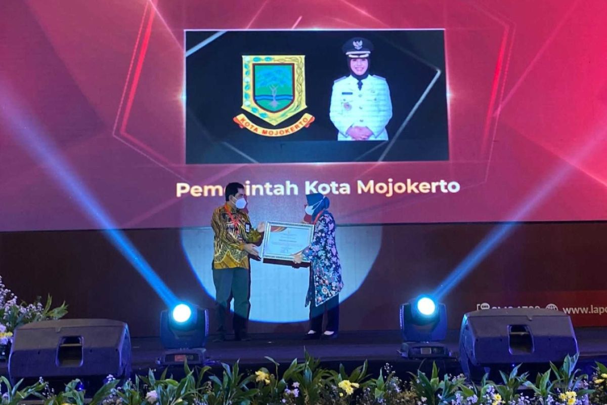 Kanal pengaduan "Curhat Ning Ita" raih penghargaan nasional - ANTARA News Jawa Timur