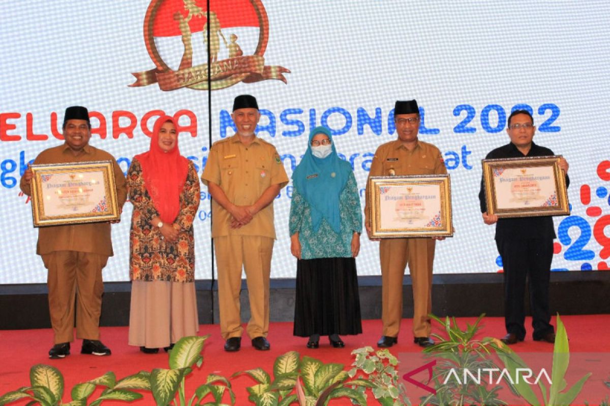 BKKBN Sumbar rangkul seluruh pihak jadi bapak asuh anak stunting - ANTARA Sumbar