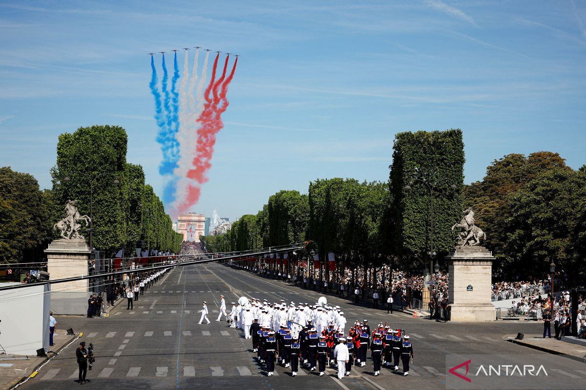 Parade peringatan Bastille Day di Paris - ANTARA News