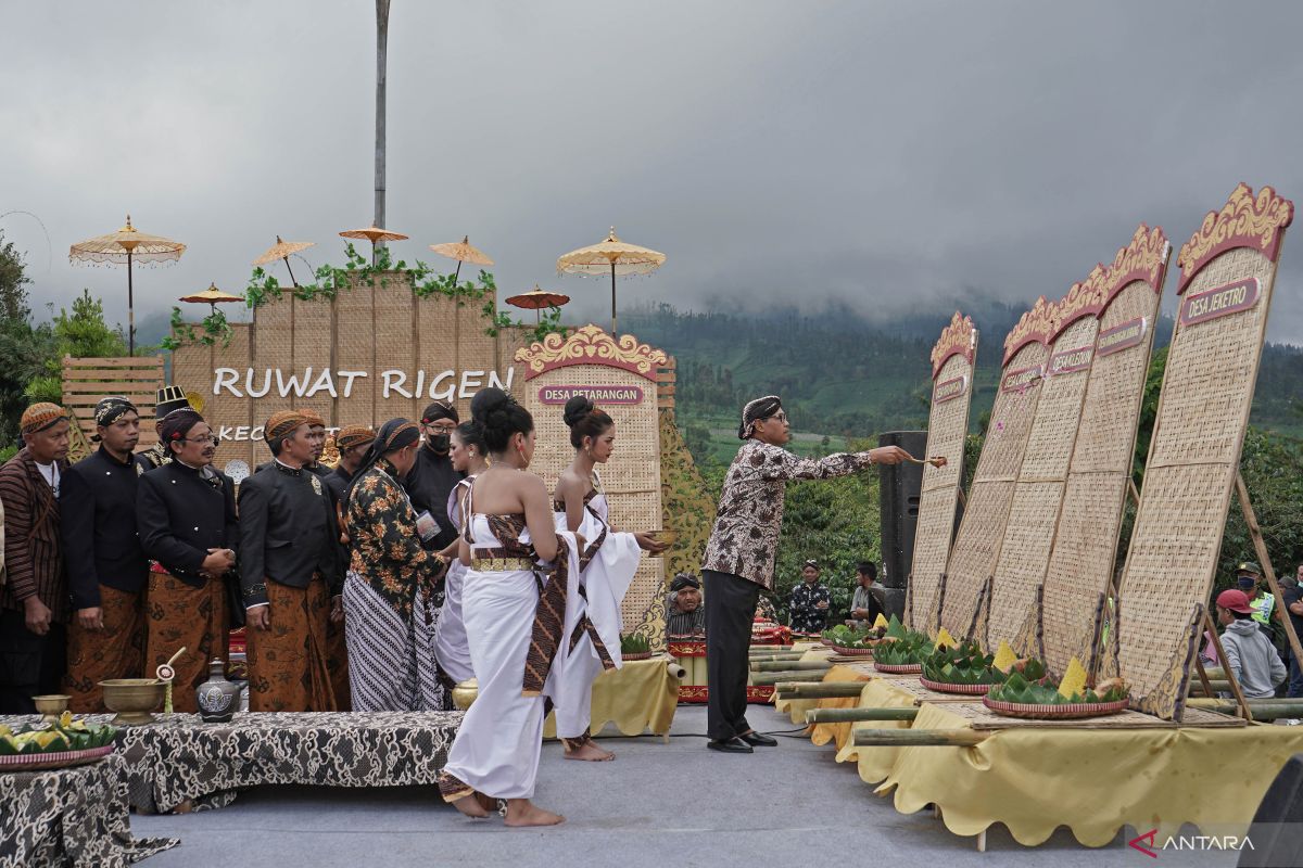 Tradisi ruwatan tempat menjemur tembakau - ANTARA News