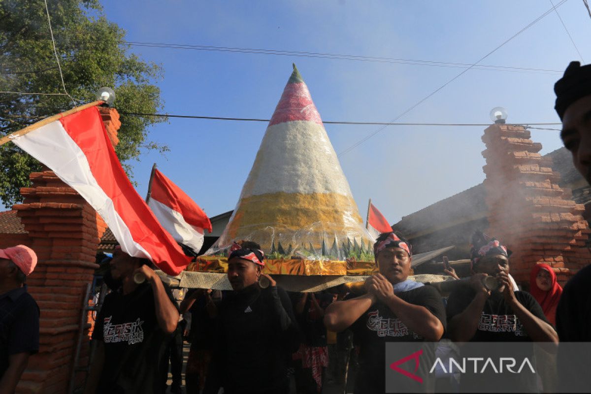 Tradisi Barikan Akbar Gegesik - ANTARA News Jawa Barat