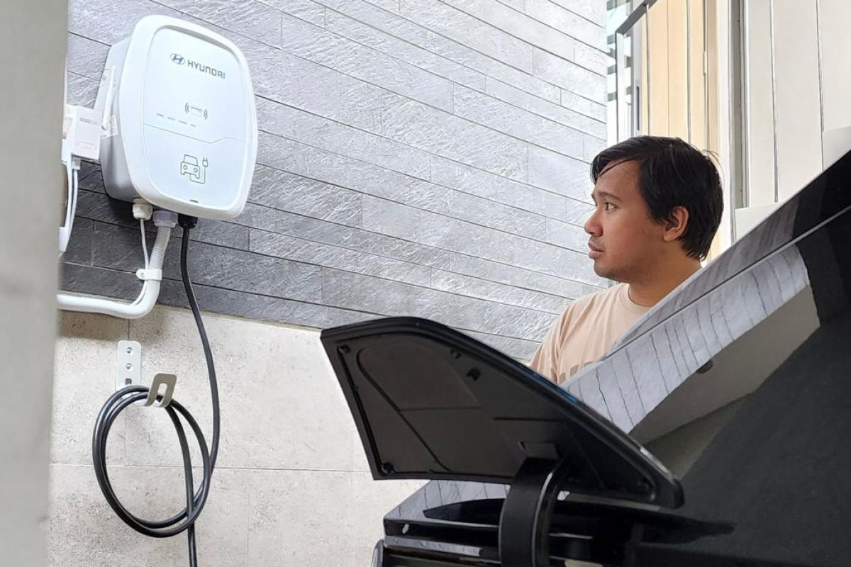 Gunakan Layanan "Home Charging" Untuk Mobil Listrik, Joshua Suherman ...