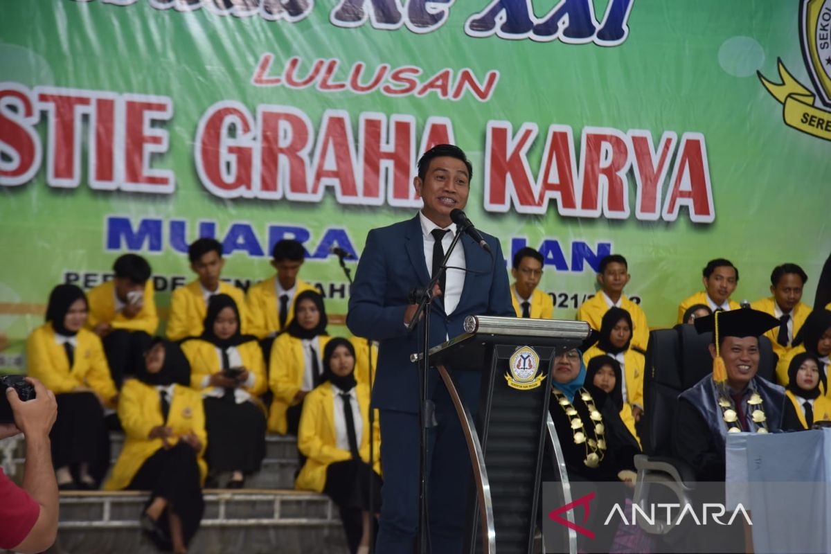 Sekolah Tinggi Ilmu Ekonomi Graha Karya Muara Bulian mewisuda 98 ...