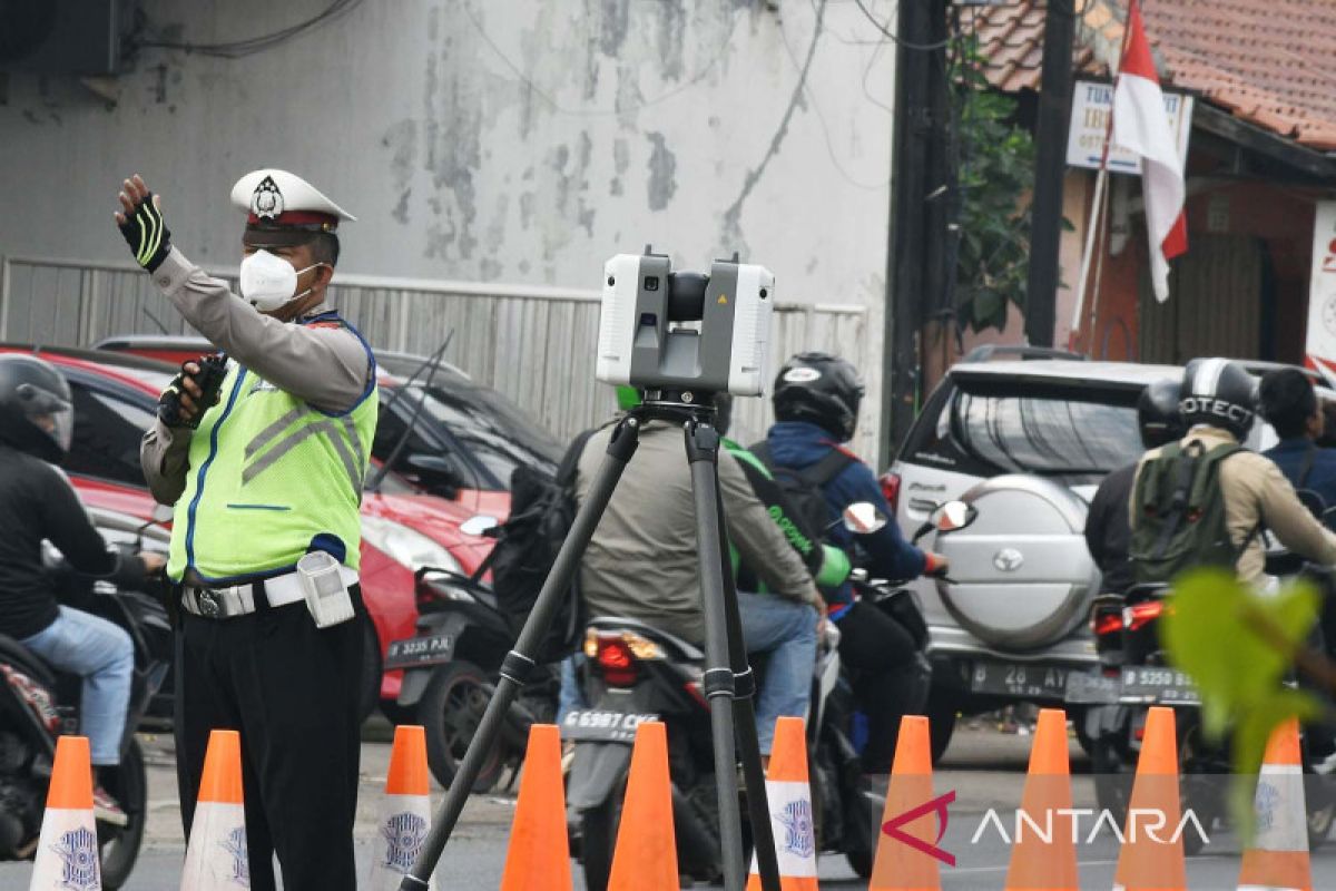 Olah TKP kecelakaan truk kontainer di Kranji Bekasi - ANTARA News