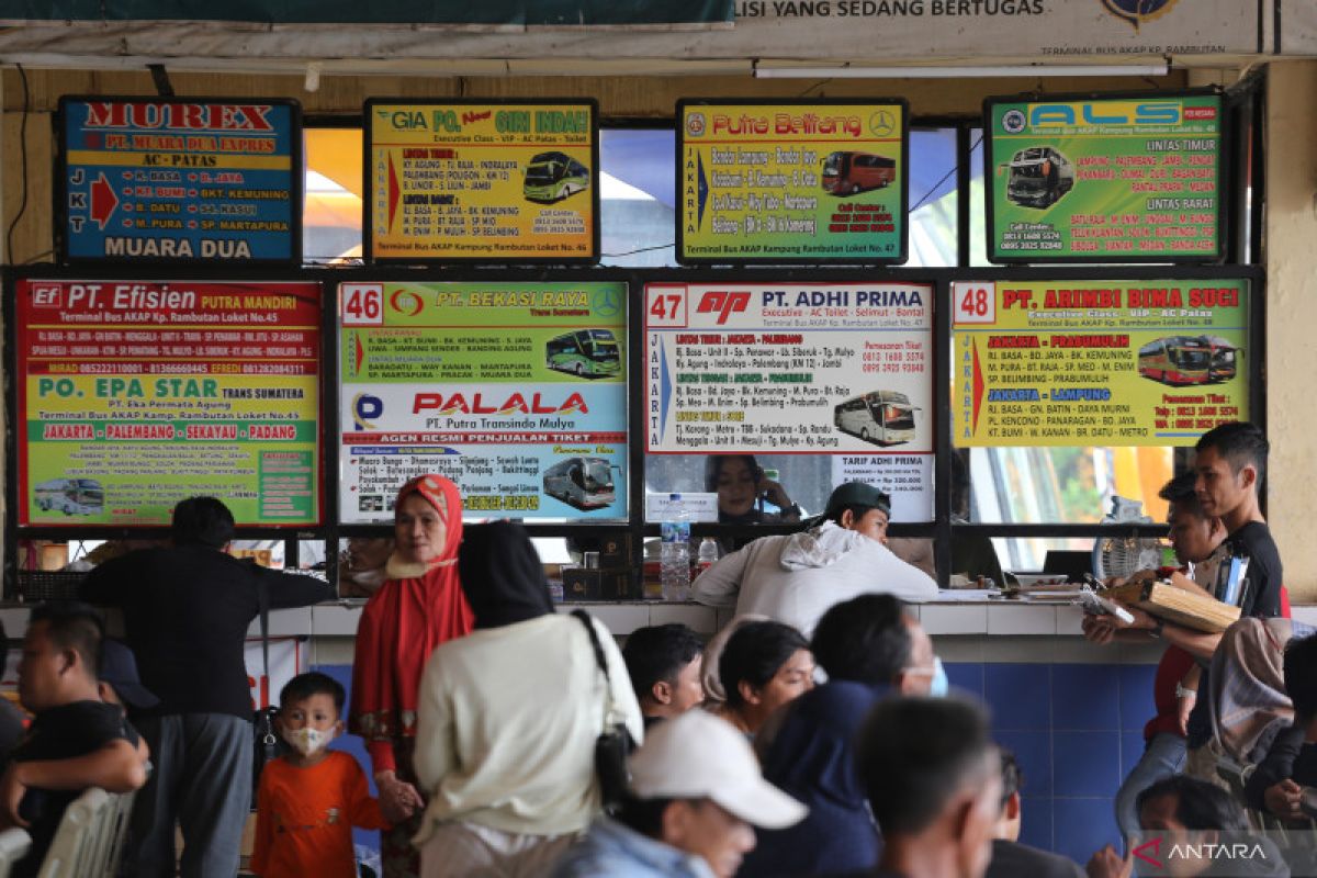 Dampak kenaikan harga BBM pada sektor transportasi - ANTARA News Dampak kenaikan harga BBM pada sektor transportasi - ANTARA News