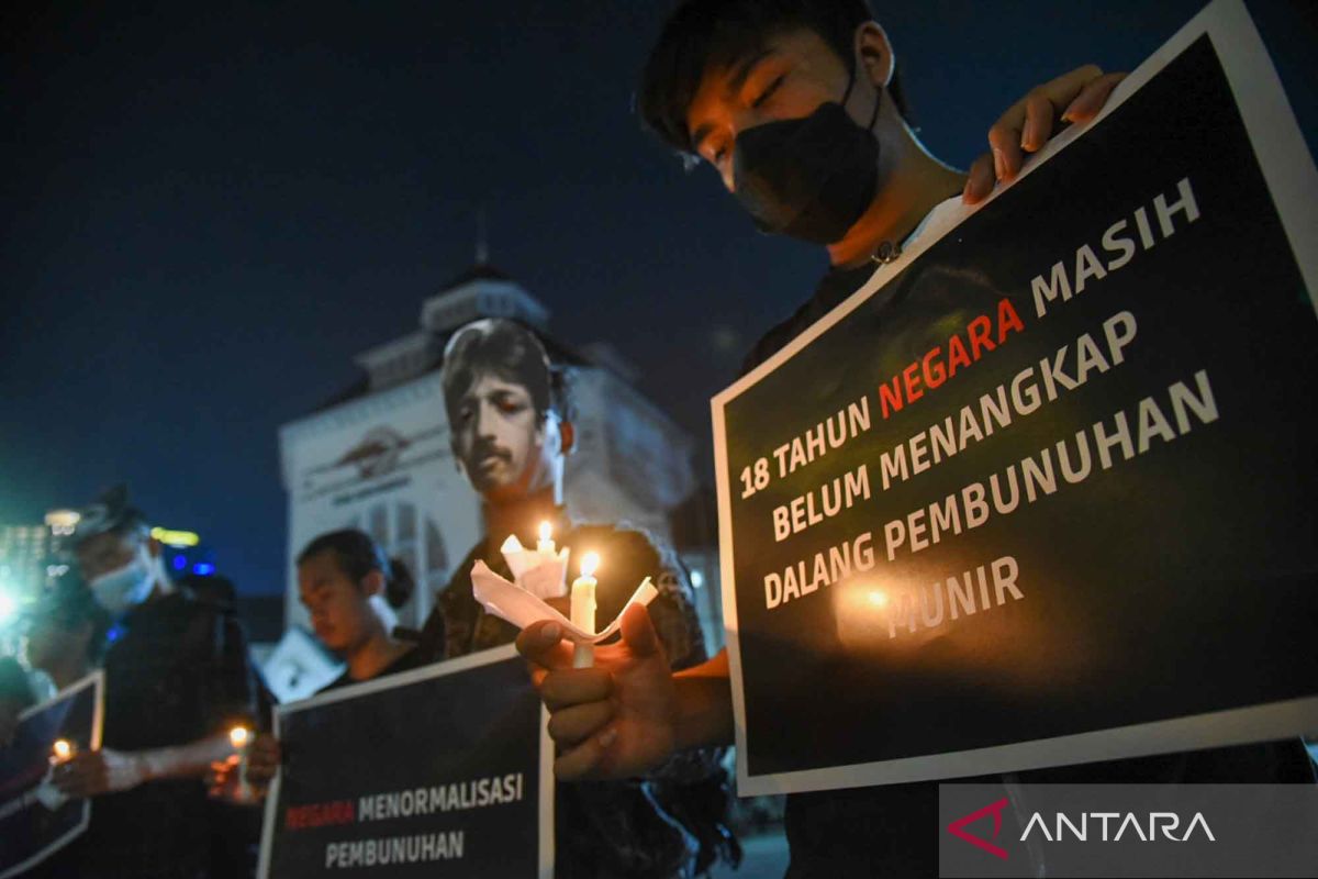 Aktivis KontraS gelar aksi Menolak Lupa untuk kasus kematian Munir ... Aktivis KontraS gelar aksi Menolak Lupa untuk kasus kematian Munir ...