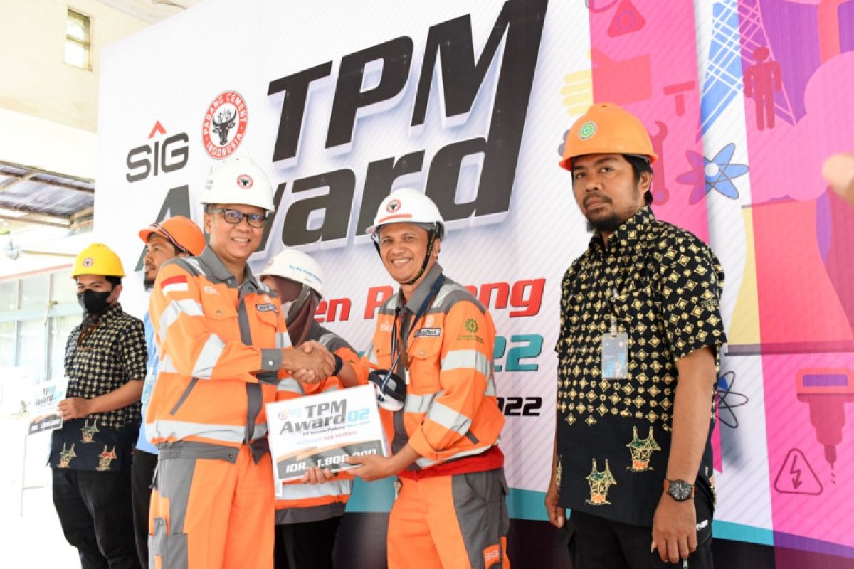 Implementasi TPM, PT Semen Padang Anugerahi TPM Award untuk 6 SGA - ANTARA Sumbar