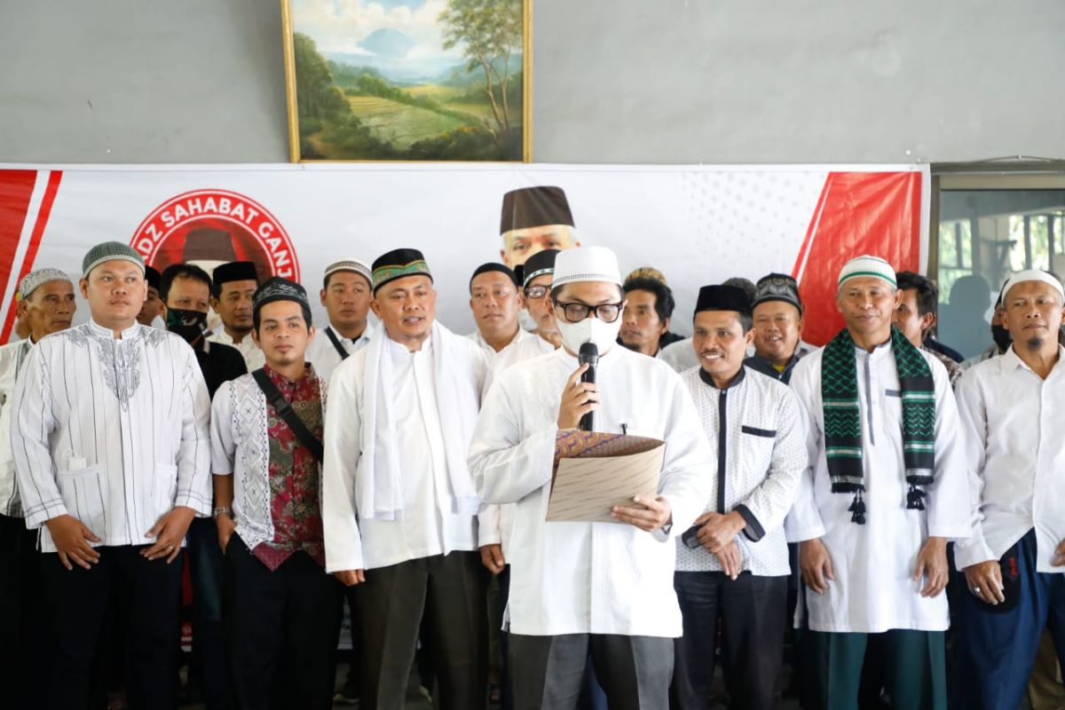Komunitas Ustaz di Simalungun dukung 'Ganjar Pranowo Presiden 2024' - ANTARA News Sumatera Utara