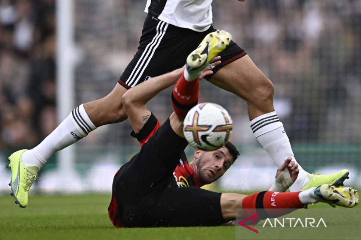 Juve dilaporkan siap datangkan bek Bournemouth Senesi secara cuma-cuma ...