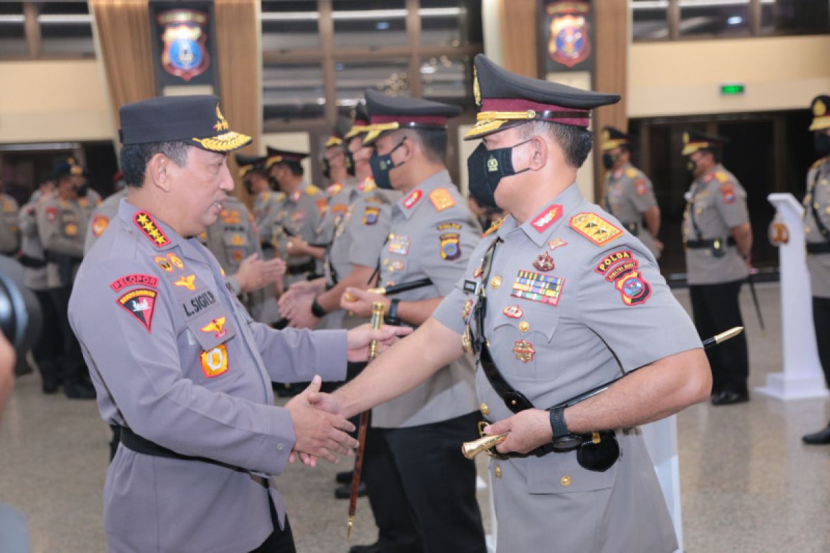 Irjen Pol Suharyono resmi dilantik jadi Kapolda Sumbar - ANTARA Sumbar Irjen Pol Suharyono resmi dilantik jadi Kapolda Sumbar - ANTARA Sumbar