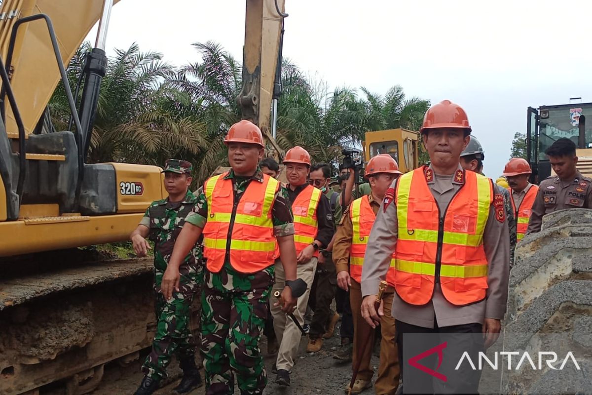 Pembukaan karya bakti TNI korem 042 tahun 2022 di Kabupaten Batanghari ...