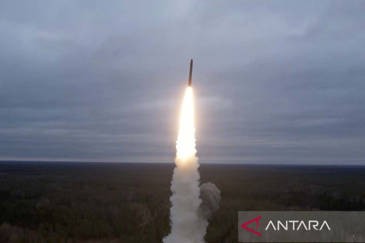 Rusia luncurkan rudal balistik antarbenua Yars - ANTARA News Rusia luncurkan rudal balistik antarbenua Yars - ANTARA News