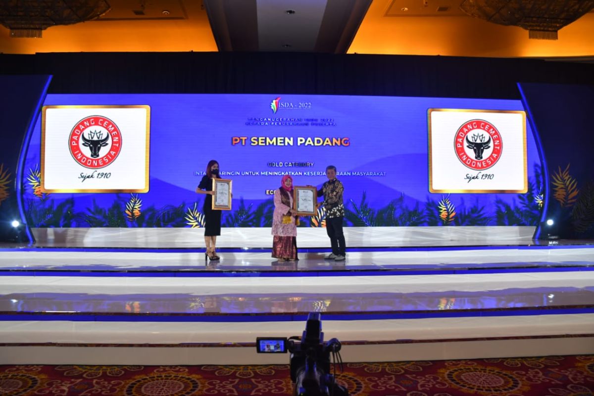 PT Semen Padang raih dua penghargaan Indonesia SDGs Award 2022 - ANTARA Sumbar