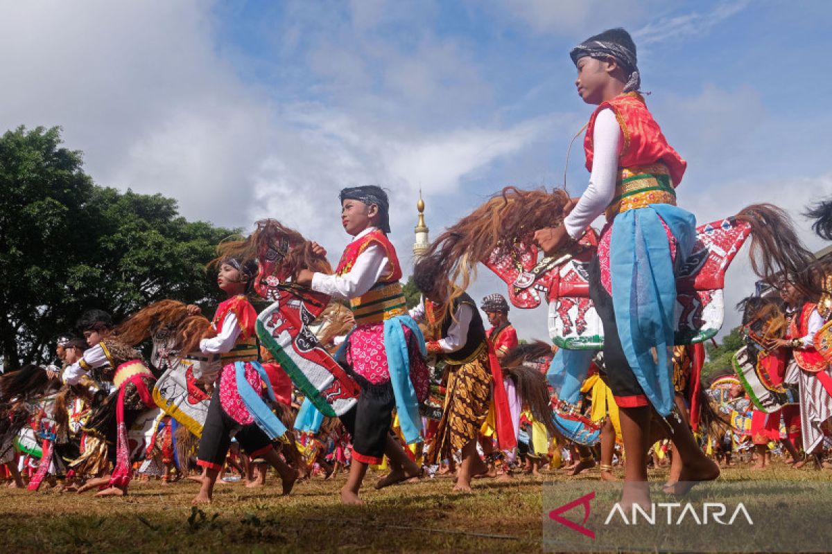 Pentas 1.000 penari jaran kepang di Temanggung - ANTARA News