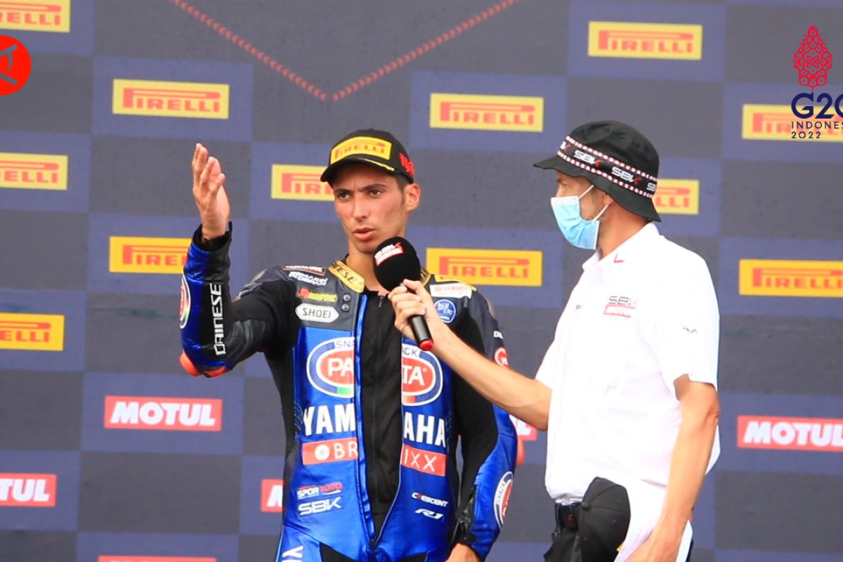 Toprak Razgatlioglu podium posisi pertama Race 1 WSBK 2022 Mandalika