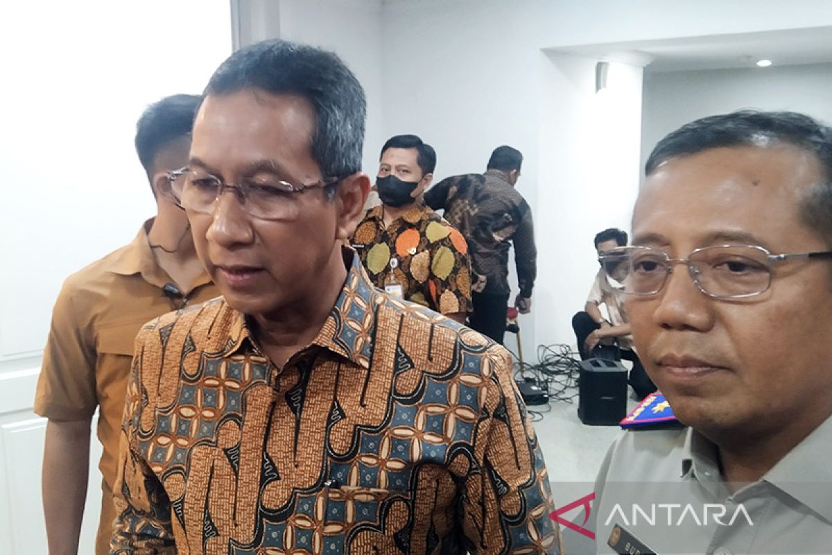 Heru serahkan sertifikat tanah program PTSL - ANTARA News Heru serahkan sertifikat tanah program PTSL - ANTARA News
