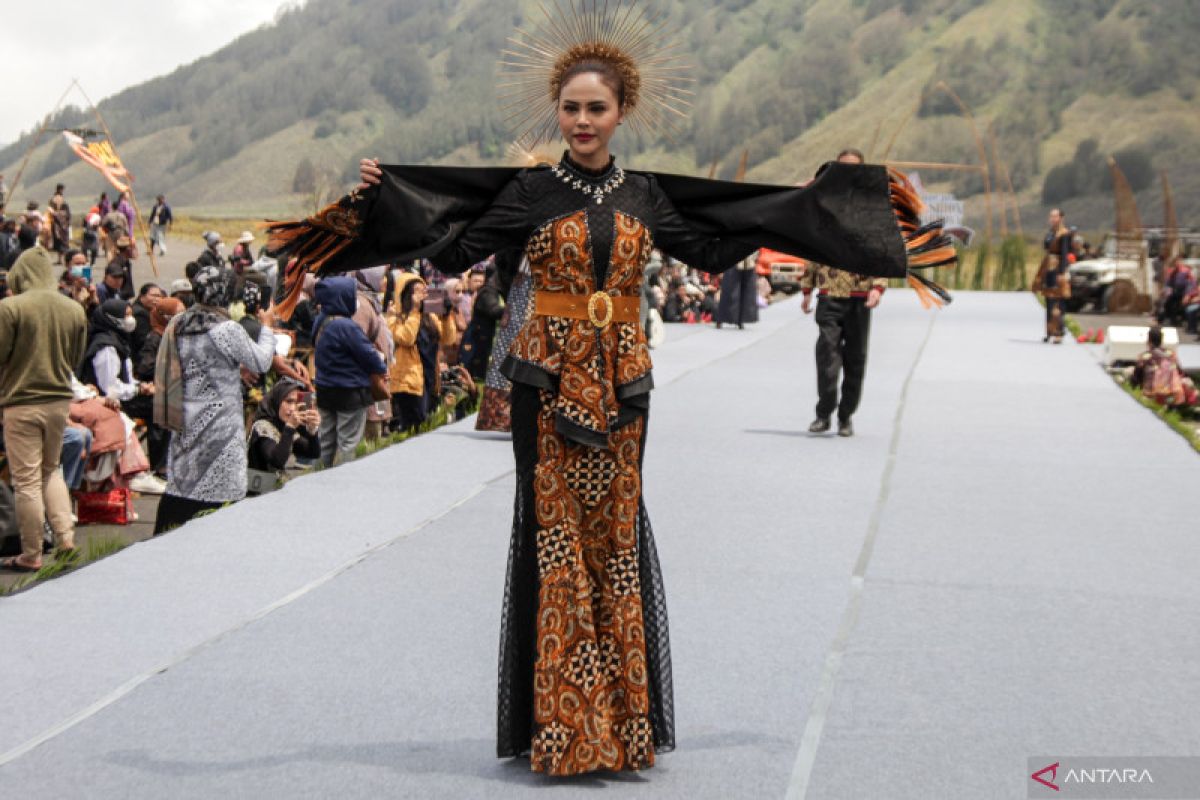 East Java Fashion Harmony di Bromo - ANTARA News