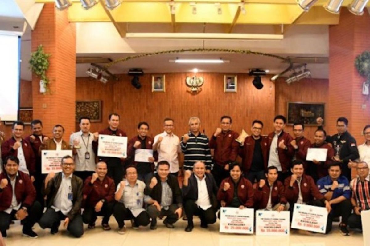 Dirut Semen Padang Apresiasi lima Tim Inovasi yang Raih Predikat Tertinggi IQPC 2022 - ANTARA Sumbar