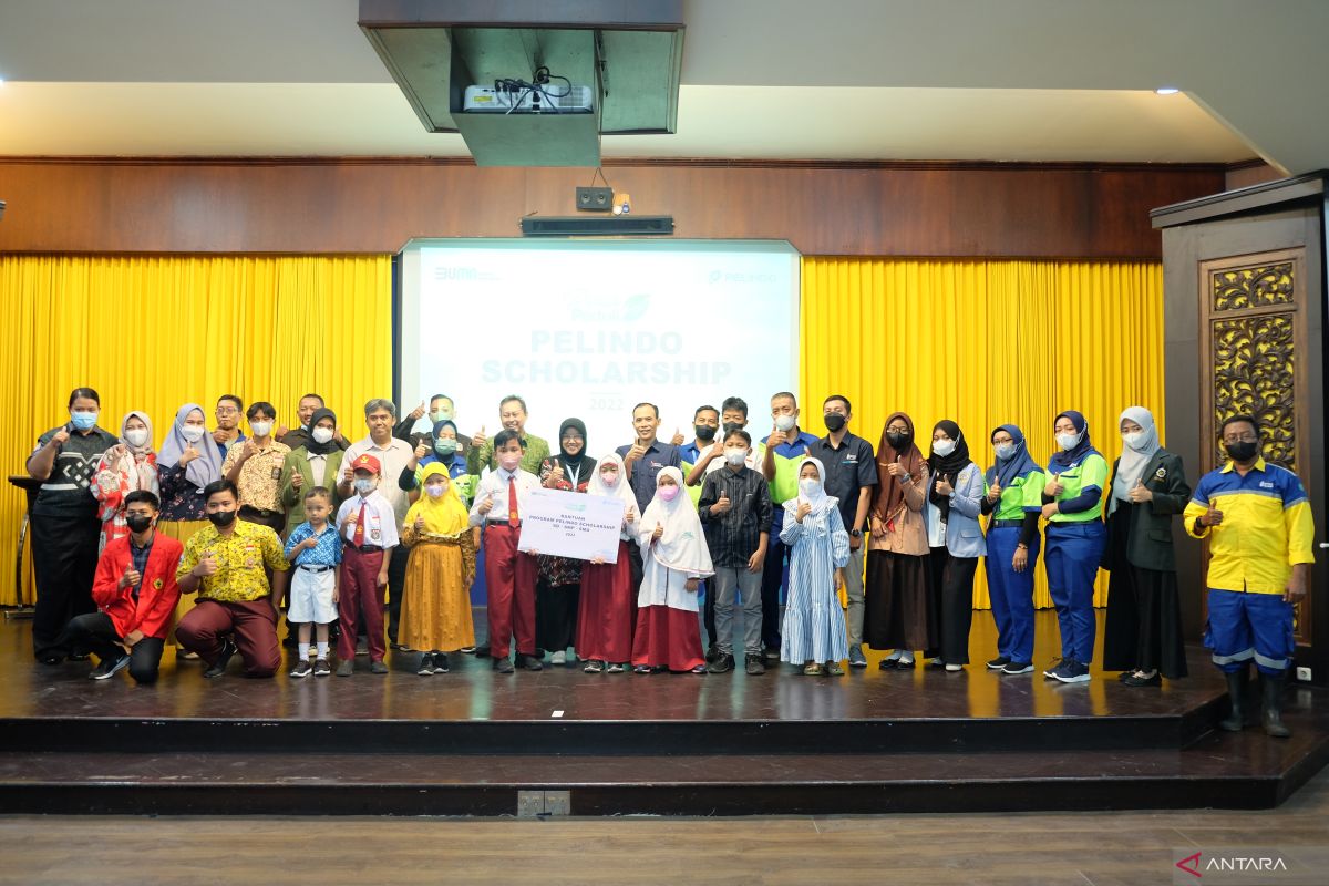 Pelindo salurkan beasiswa kepada 150 siswa berprestasi - ANTARA News ...