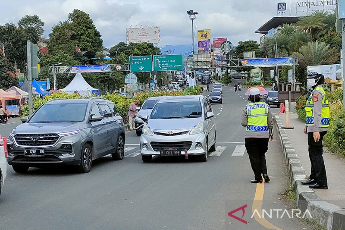 Polres Bogor buka kembali Jalur Puncak arah ke Cianjur - ANTARA News